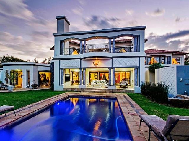 8 Sandton homes with fabulous pool and entertainment areas - Leisure, News