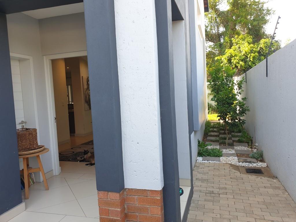 4 Bedroom Townhouse for sale in Rivonia - P24-108256095