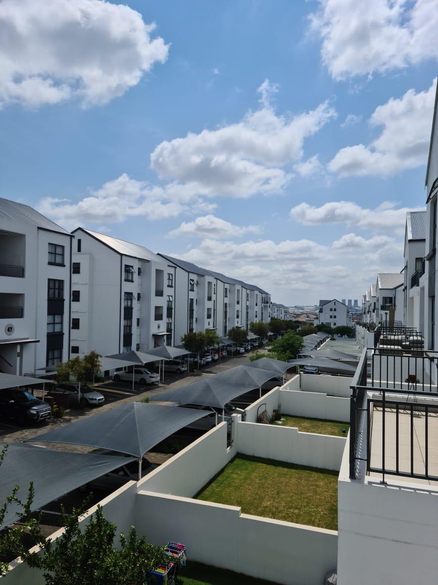 Greenstone Hill Property : Property and houses to rent in Greenstone ...