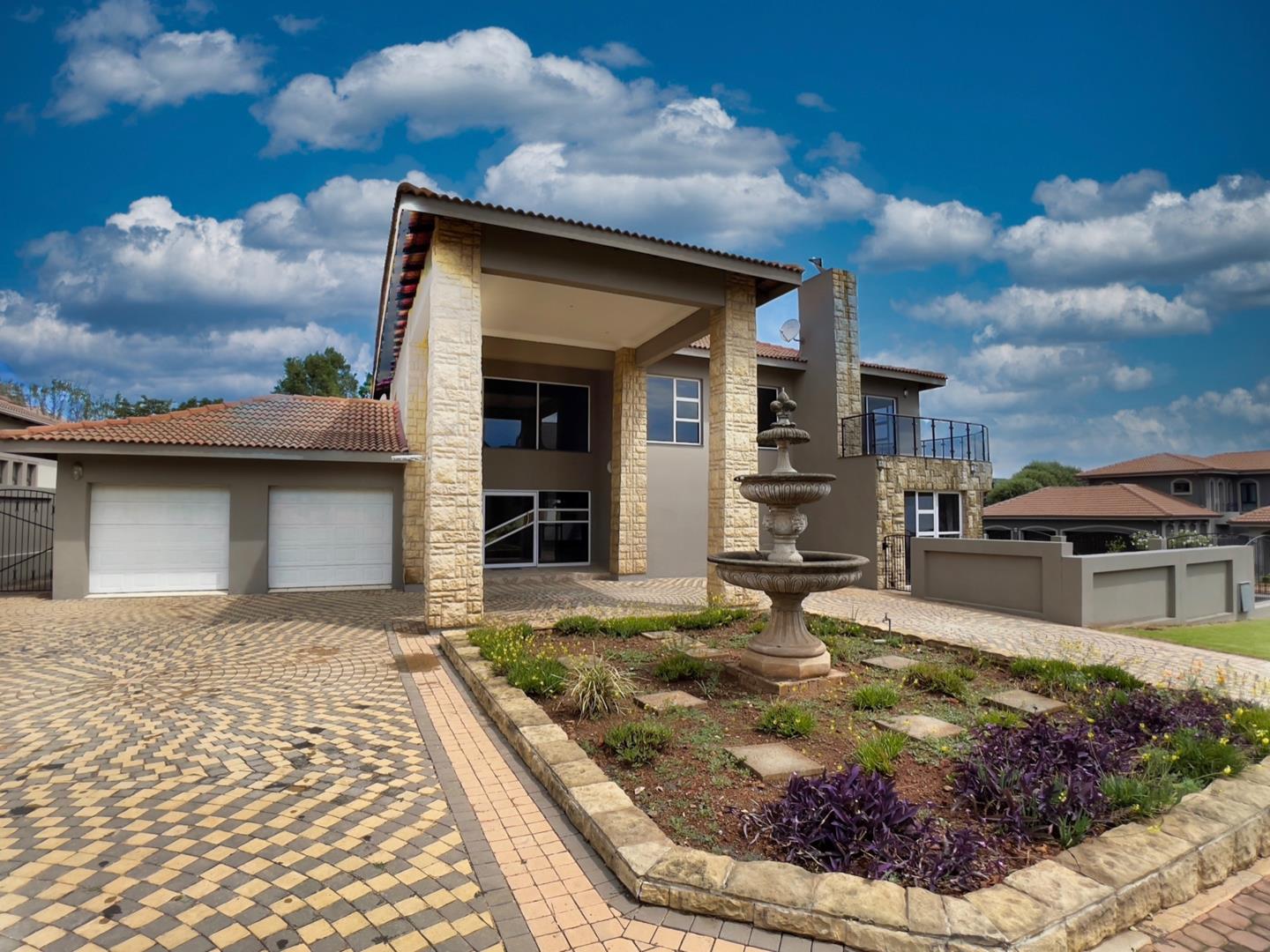 4 Bedroom House for sale in Ebotse Golf Estate - P24-111012401