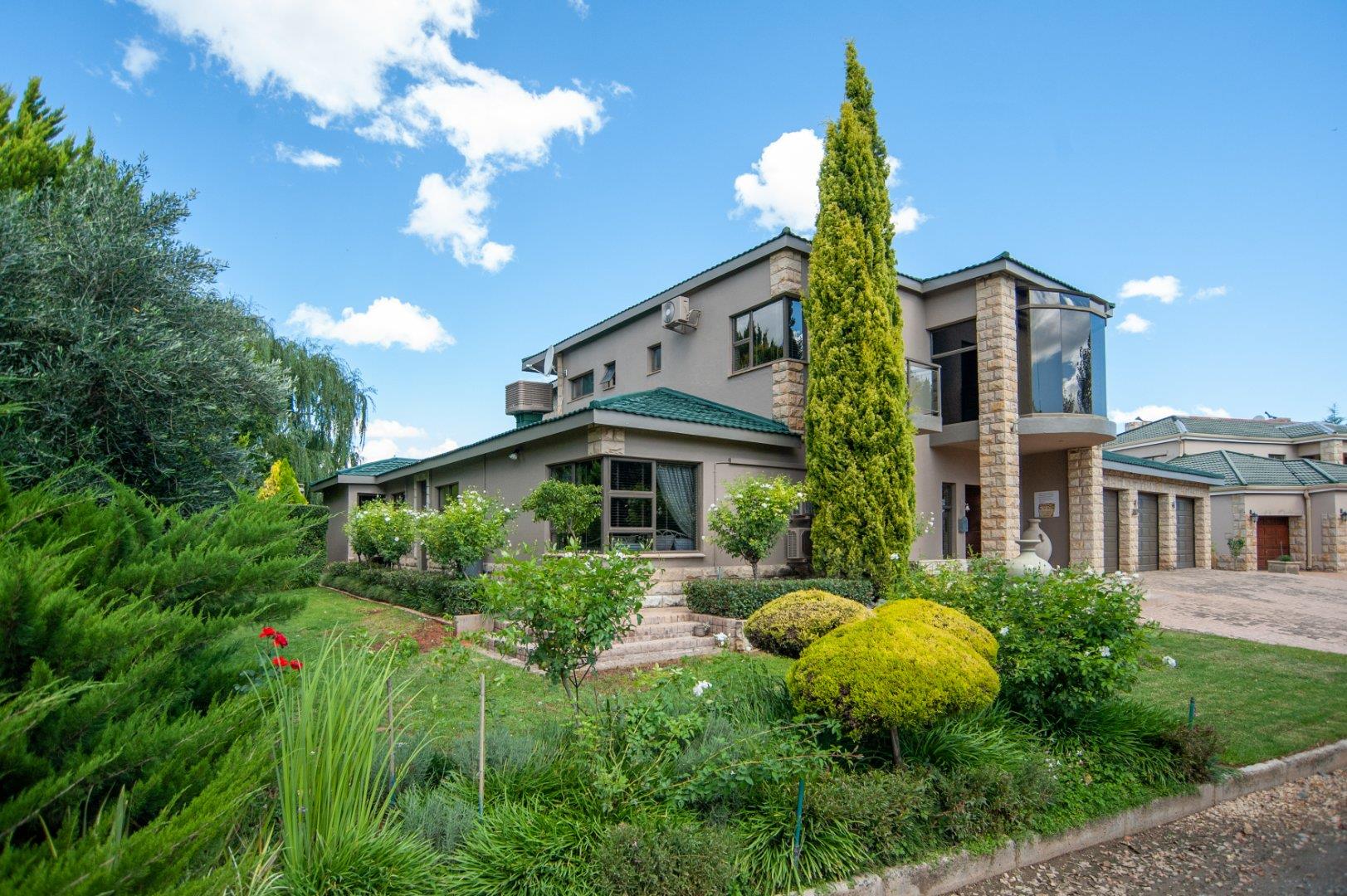 4 Bedroom House for sale in Modderrivier - 237 John Edwards Avenue ...