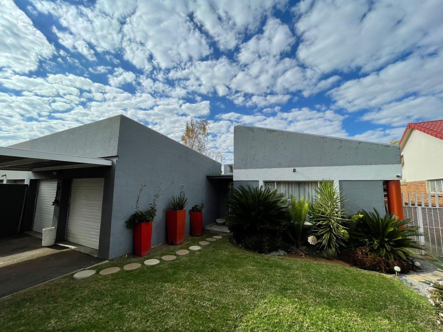 3 Bedroom House for sale in Helikon Park - 7 Patrys Avenue - P24-111215123