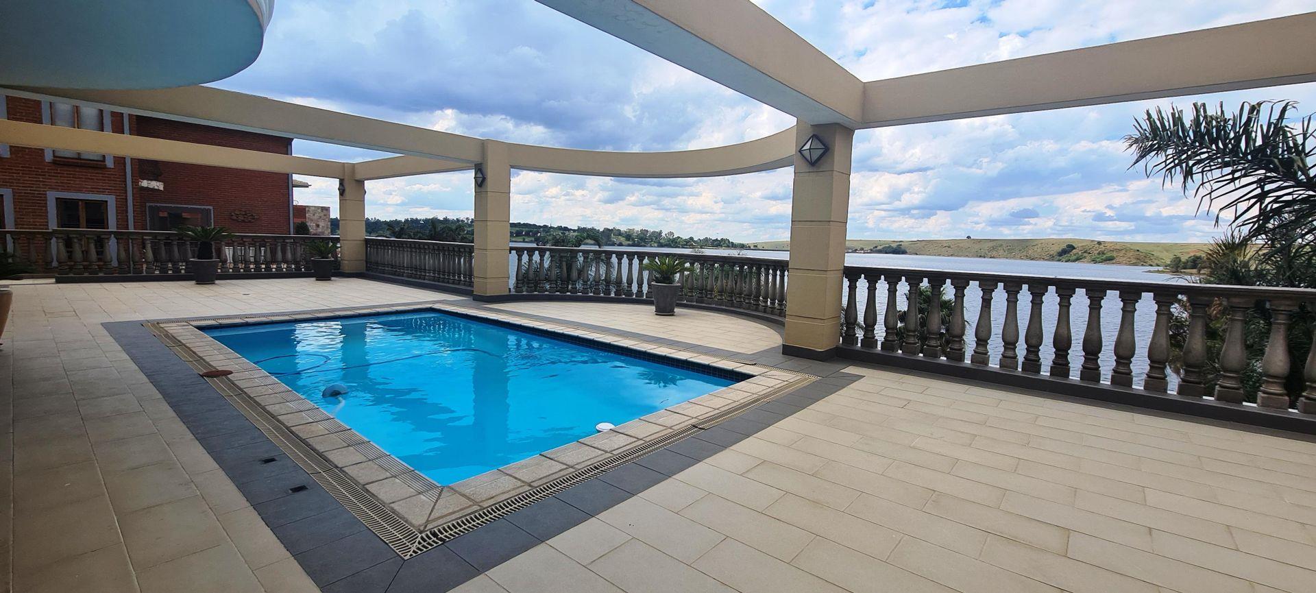 5 Bedroom House for sale in Bankenveld Estate - P24-110721360