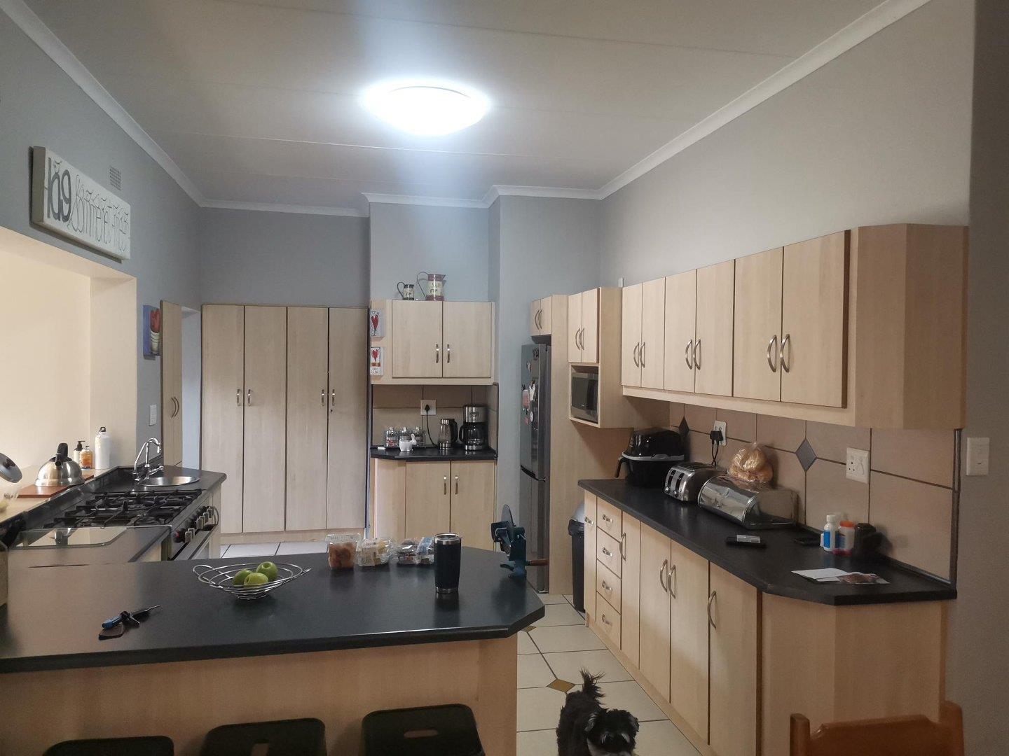 3 Bedroom House for sale in Dewetsdorp - P24-111647063