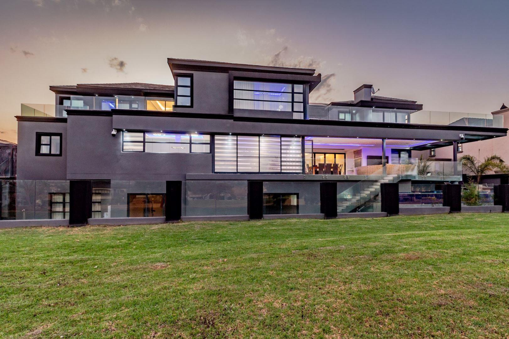 7 Bedroom House for sale in Blue Valley Golf Estate - P24-111759965