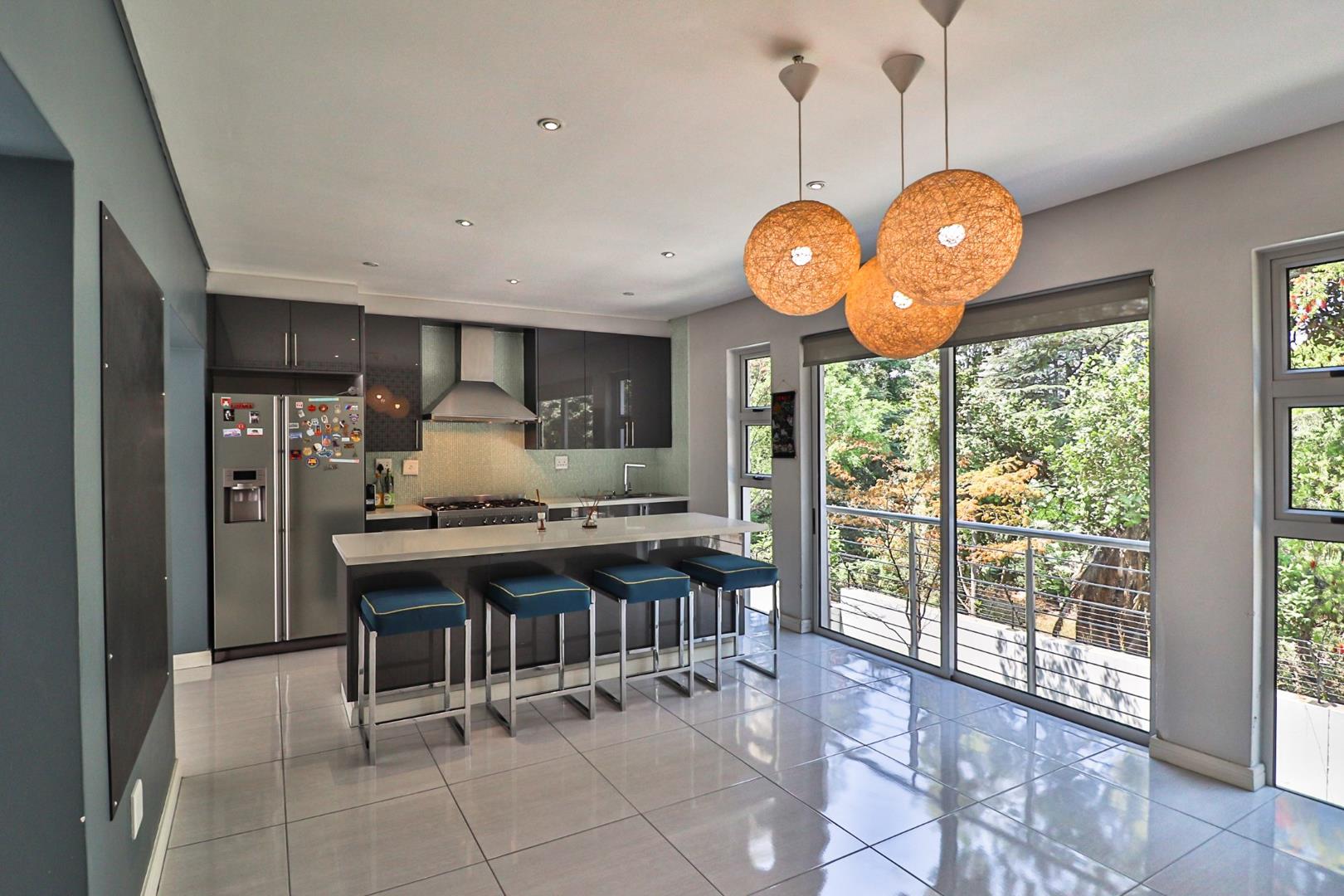 3 Bedroom House for sale in Bryanston - 292 Bryanston Drive - P24-115739524