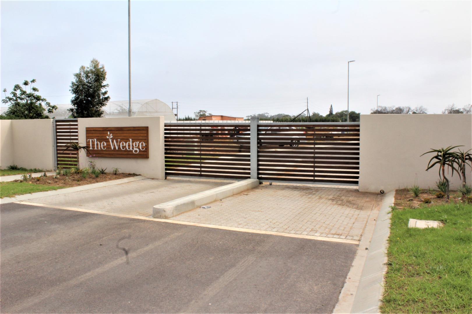 3 Bedroom Townhouse for sale in Gonubie - P24-111827584