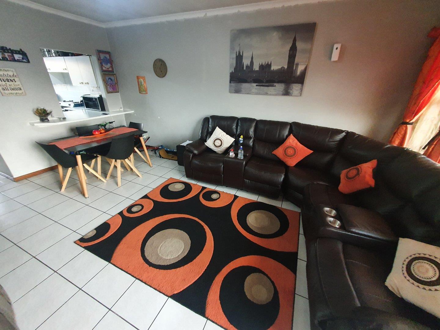 2 Bedroom Townhouse for sale in Buccleuch - P24-112038431