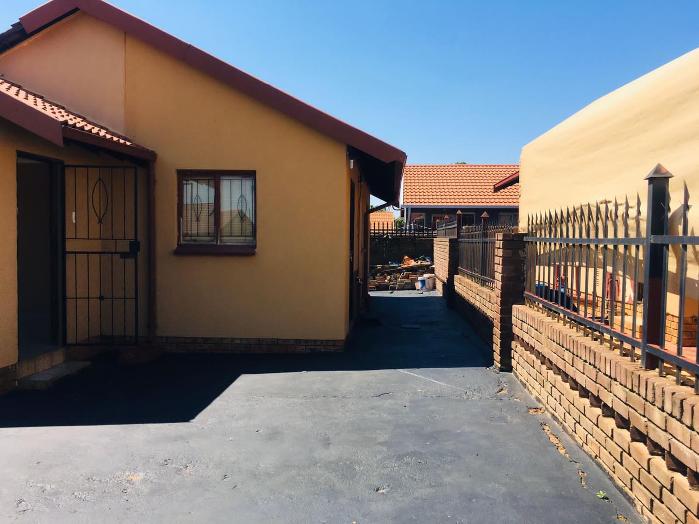 Geelhoutpark Property : Property and houses for sale in Geelhoutpark ...