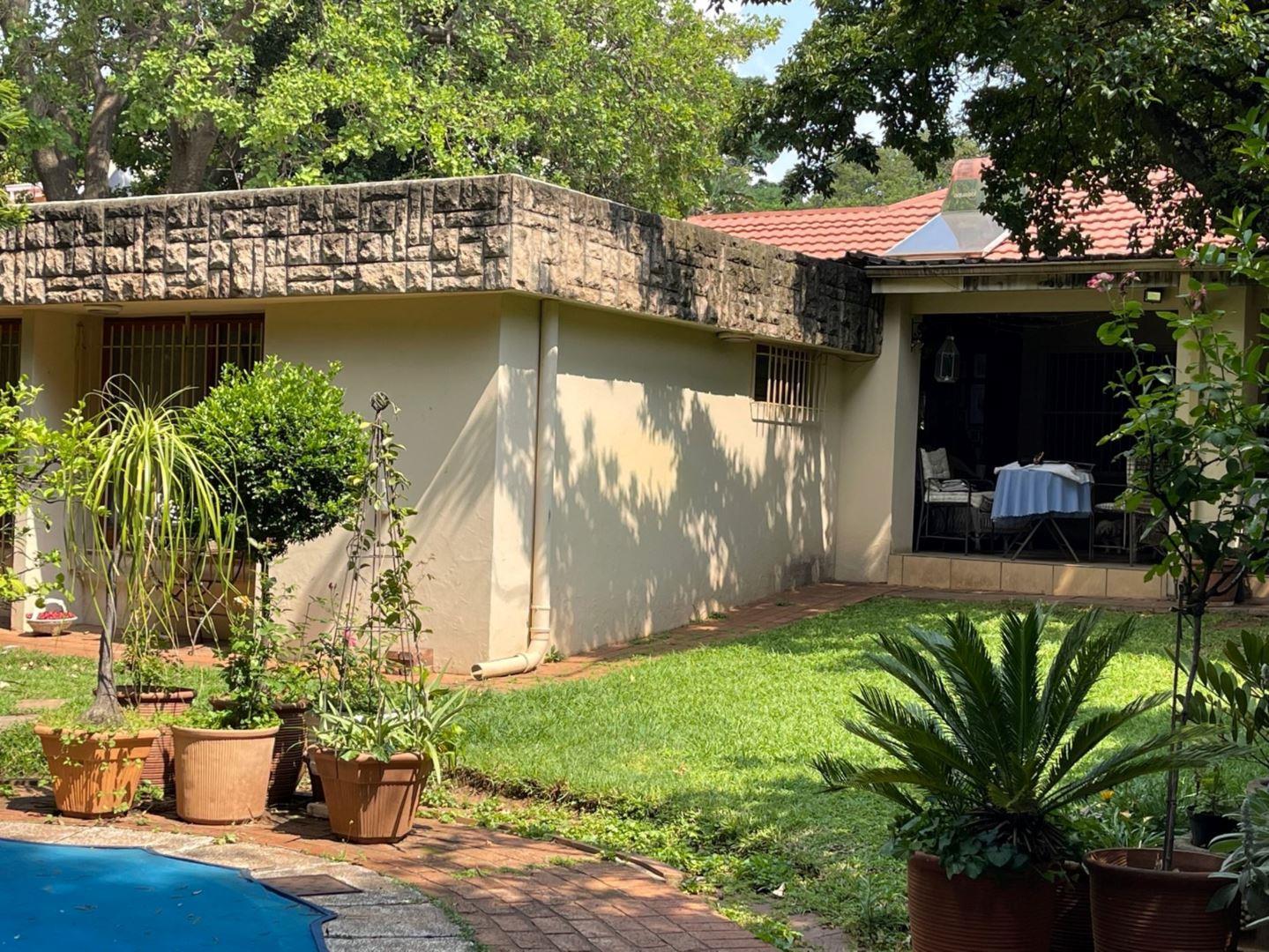 4 Bedroom House for sale in Nieuw Muckleneuk - P24-112094742