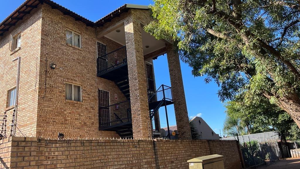 2 Bedroom Apartment / flat for sale in Rustenburg Central - P24-112512270