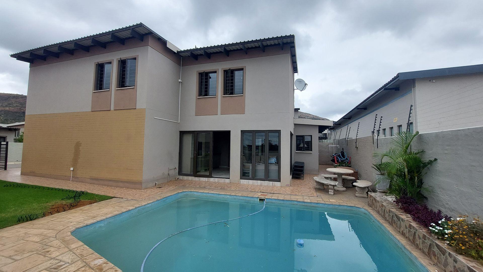 4 Bedroom House for sale in Geelhoutpark - P24-114071240