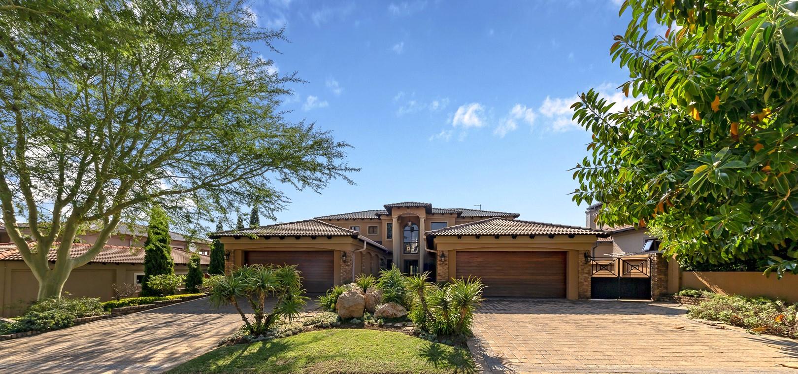 5 Bedroom House for sale in Blue Valley Golf Estate - P24-112626821