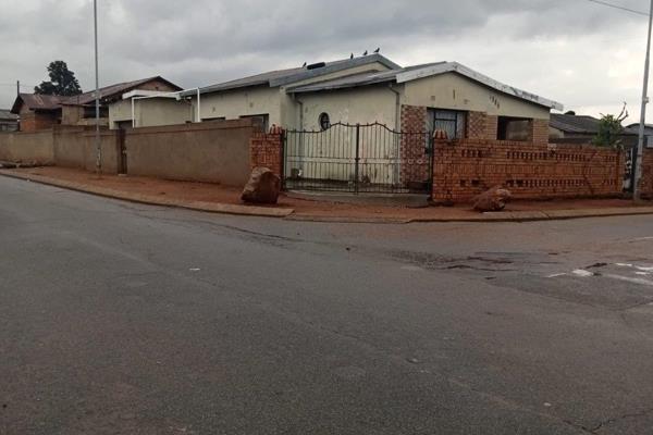 Mofolo North Property : Houses for sale in Mofolo North : Property24.com