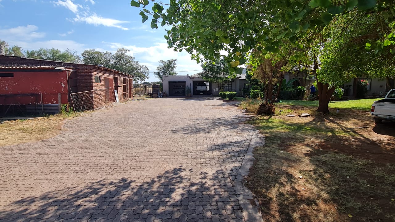 Farm for sale in Postmasburg - P24-112637352