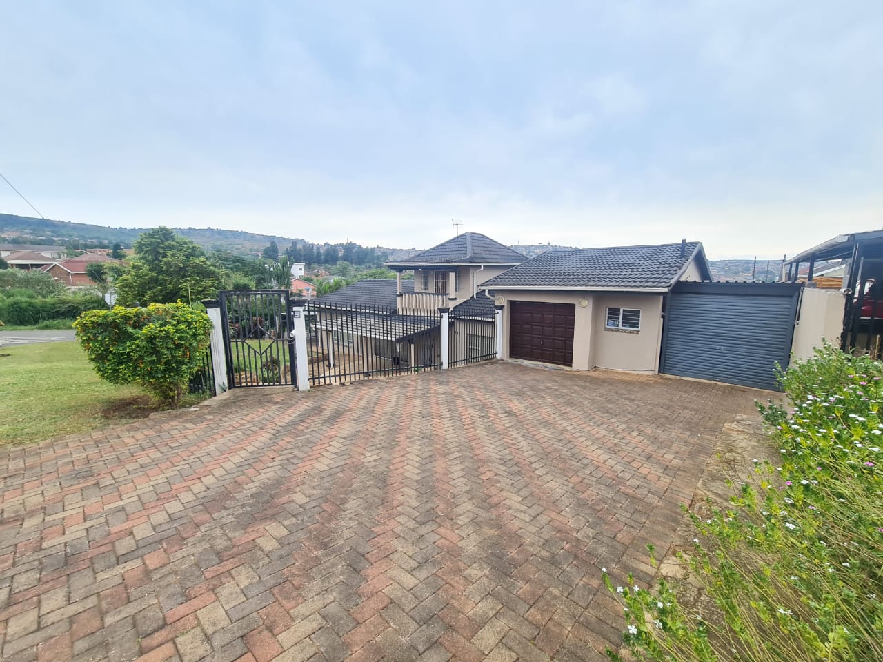3 Bedroom House for sale in Newholme - P24-112641667