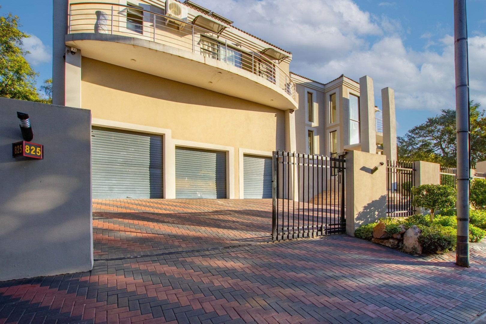 4 Bedroom House for sale in Florauna - P24-112719753