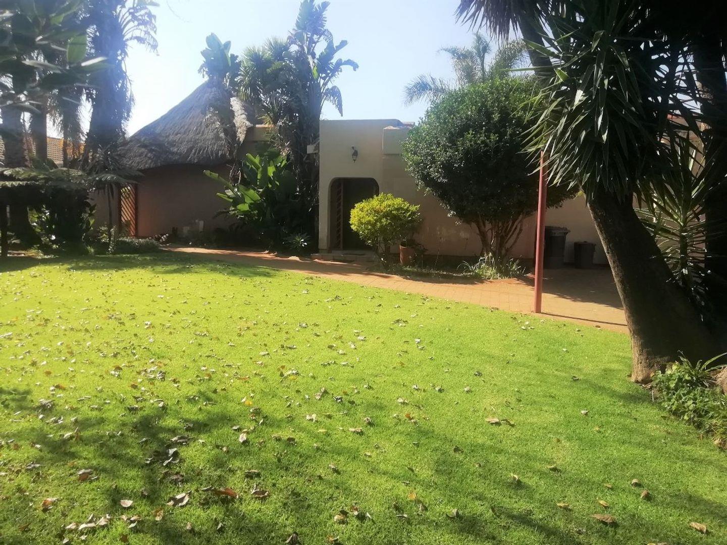 3 Bedroom House for sale in Zwartkop - P24-112756833