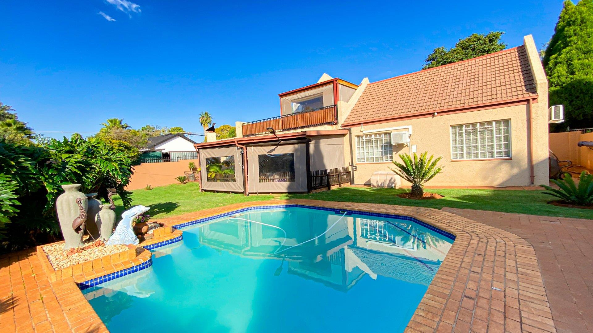 3 Bedroom House for sale in Florauna - P24-112709538