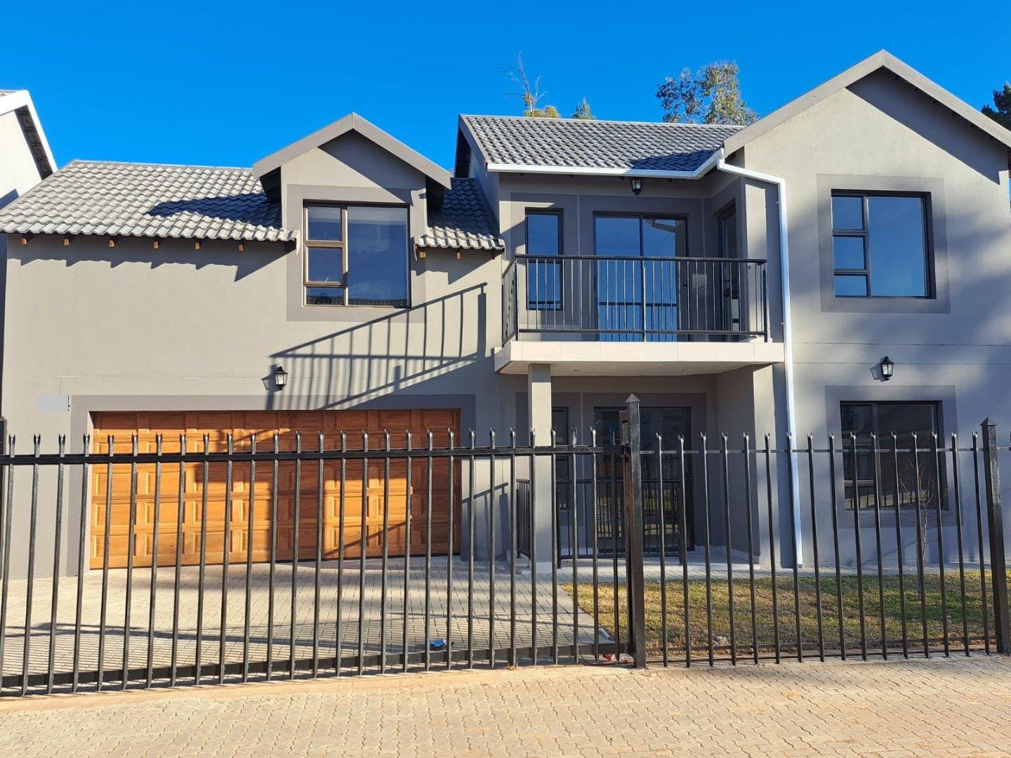 4 Bedroom House for sale in Arcata Estate - P24-112781259