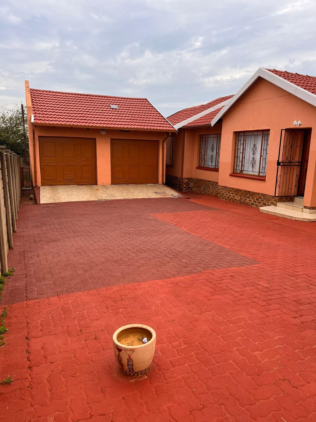 3 Bedroom House for sale in Sebokeng Zone 10 - P24-112895187