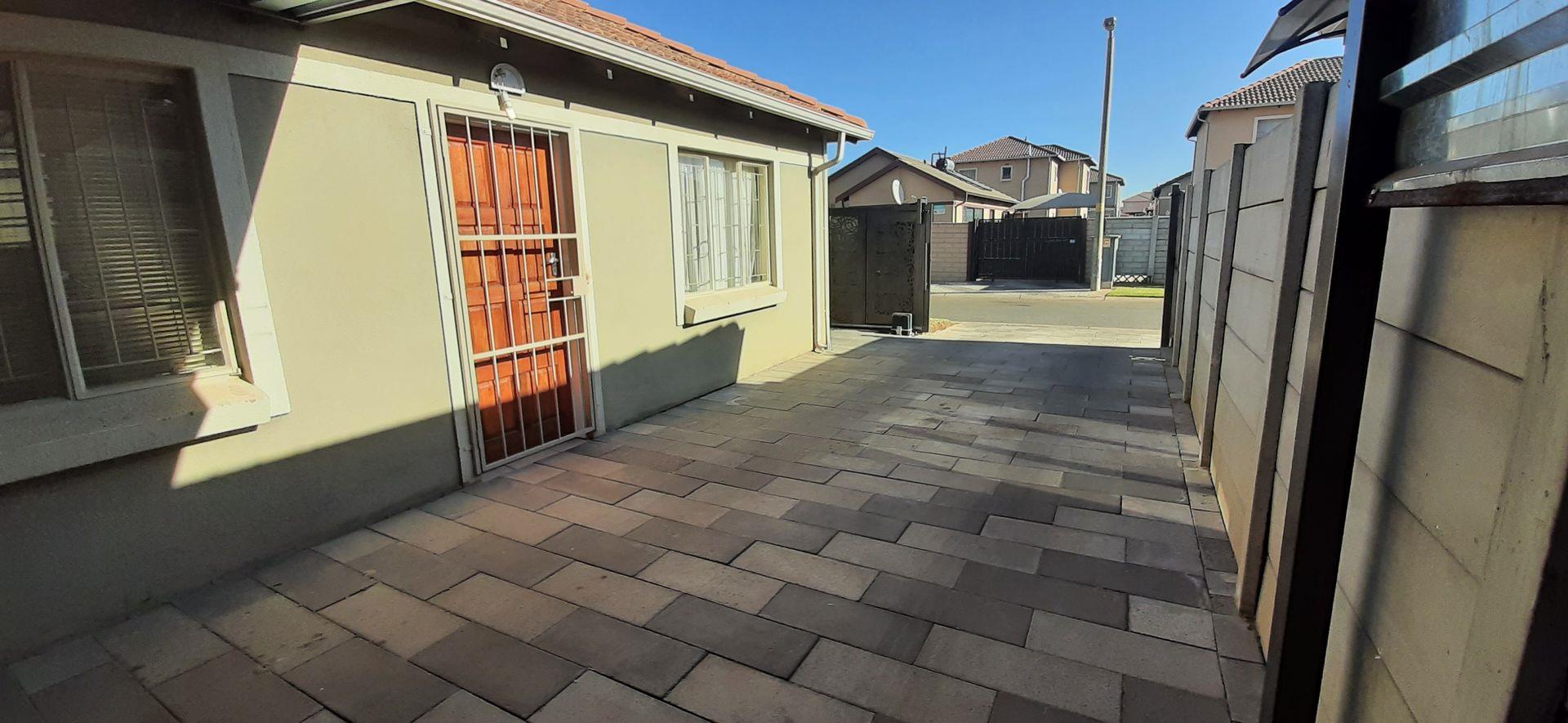 Leopard's Rest Security Estate Property : Property and houses to rent ...