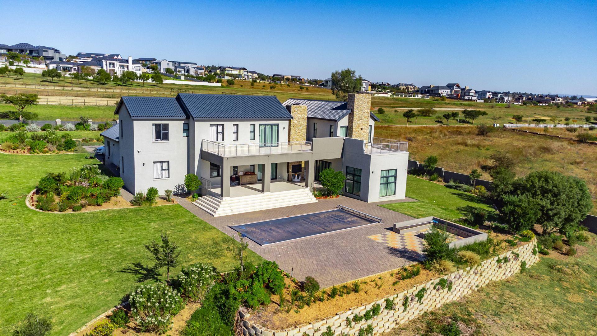 5 Bedroom House for sale in Blue Hills Equestrian Estate - P24-111307432