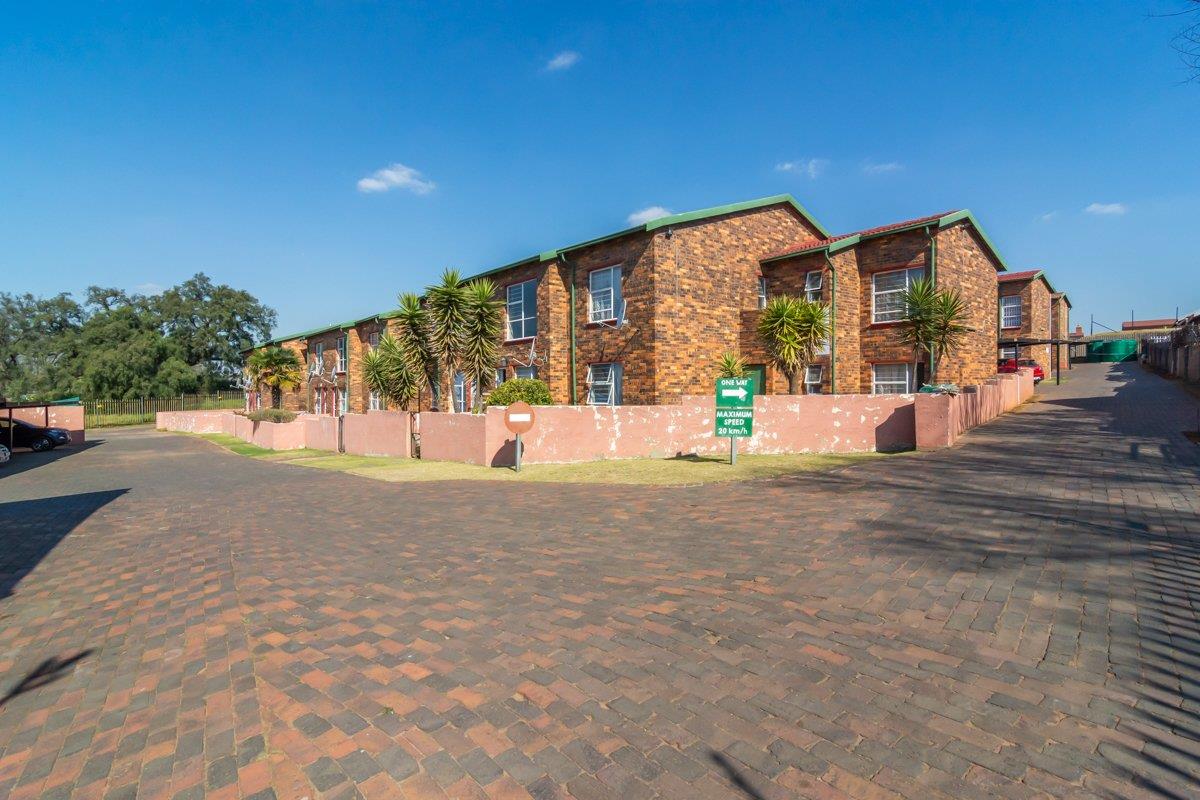 Apartments / flats for sale in Roodepoort : Roodepoort Property ...