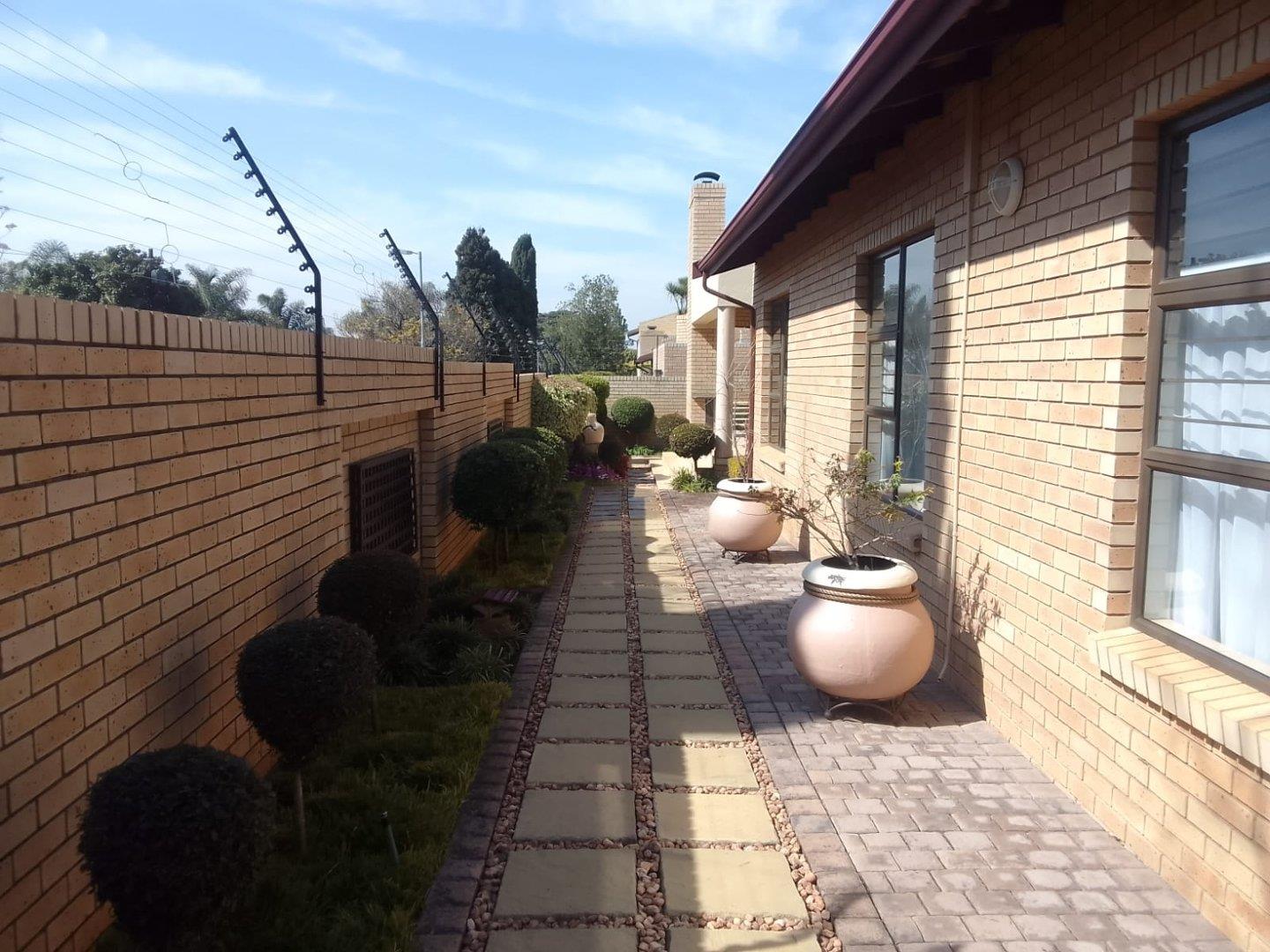 Randpark Ridge Property : Houses for sale in Randpark Ridge ...