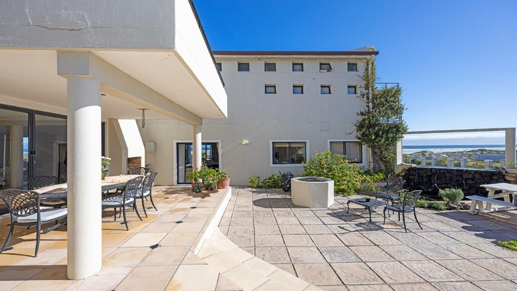 7 Bedroom House for sale in Van Riebeeckstrand - P24-113117551