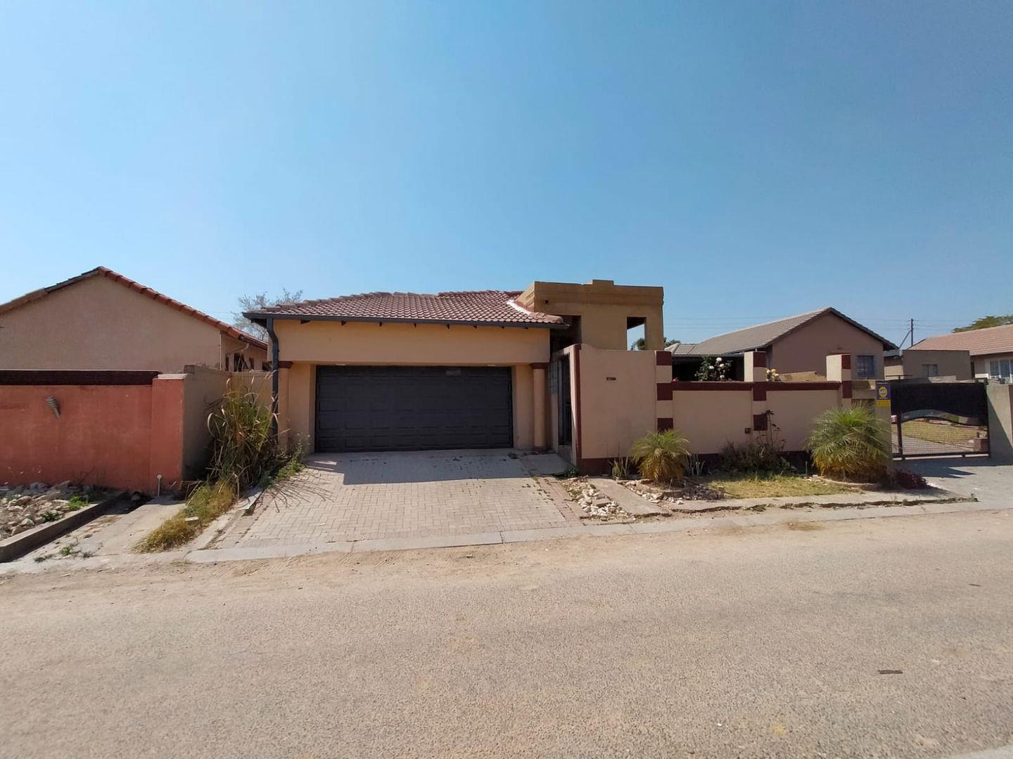 3 Bedroom House for sale in Cosmo City - P24-114274904