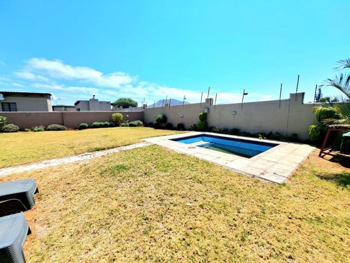 4 Bedroom House for sale in Geelhoutpark - P24-113427936