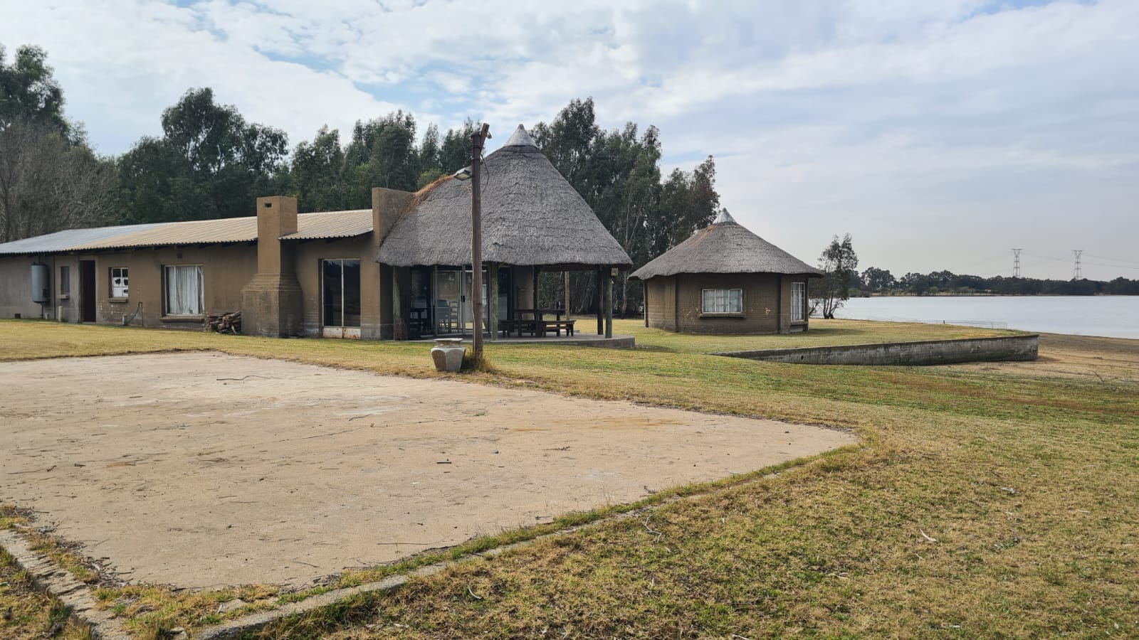 6 Bedroom House for sale in Oranjeville - P24-113452926