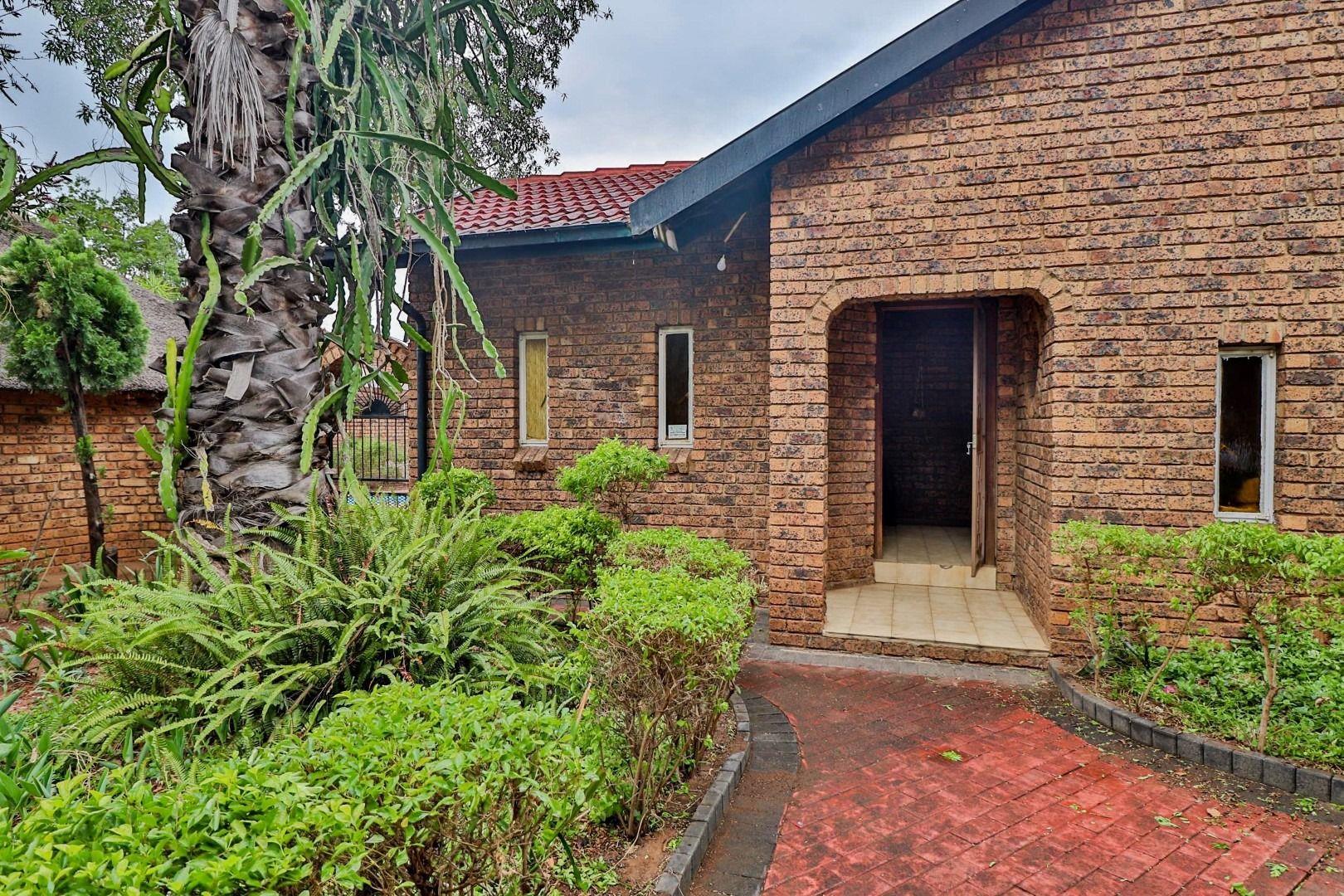 Geelhoutpark Property : Property and houses for sale in Geelhoutpark ...