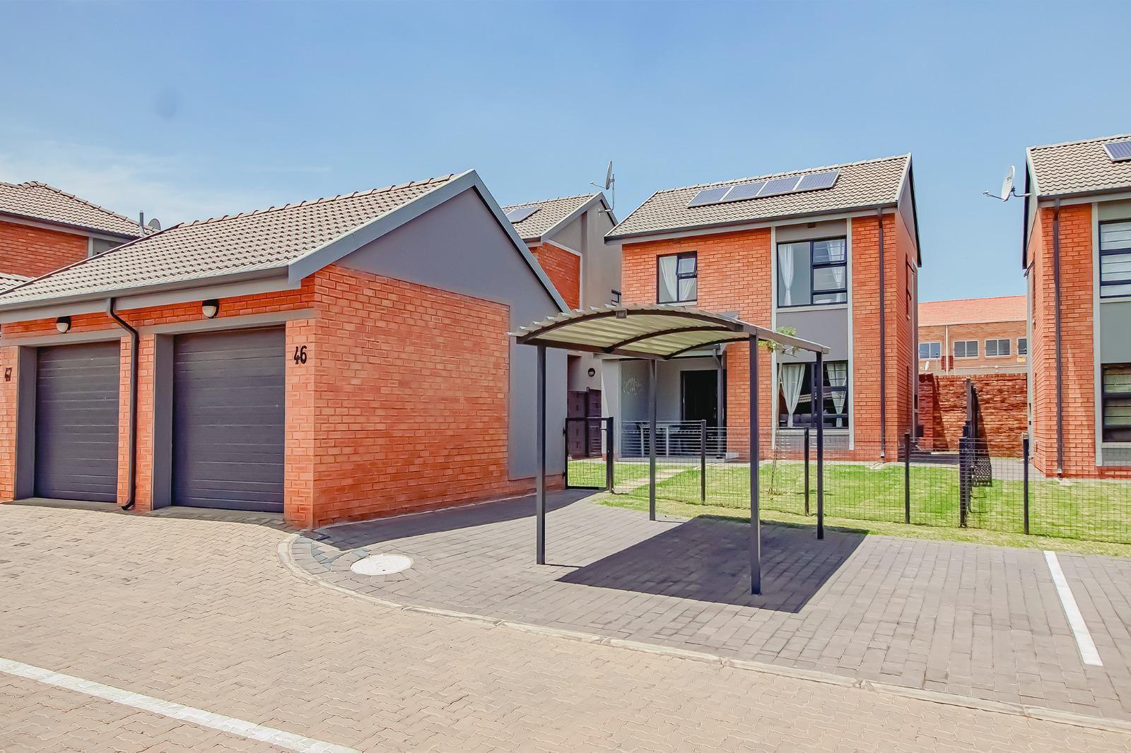 3 Bedroom Townhouse for sale in Zambezi Manor Lifestyle Estate - P24 ...