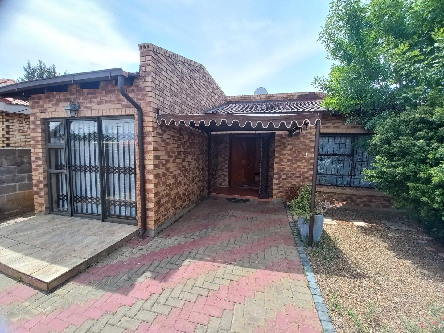 Houses for sale in Bloemfontein : Bloemfontein Property : Property24 ...