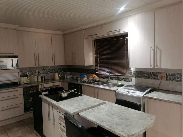 3 Bedroom House for sale in Turflaagte - P24-113601537