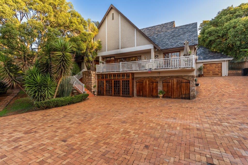 4 Bedroom House for sale in Mondeor - P24-113656534