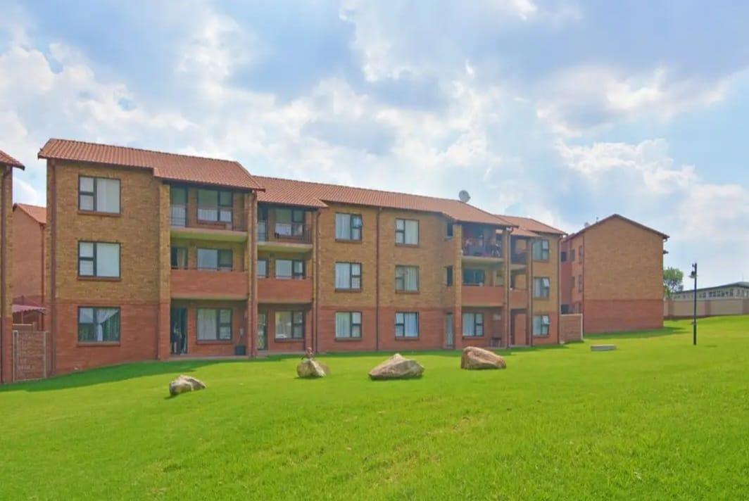 2 Bedroom Townhouse for sale in Castleview - P24-113677432