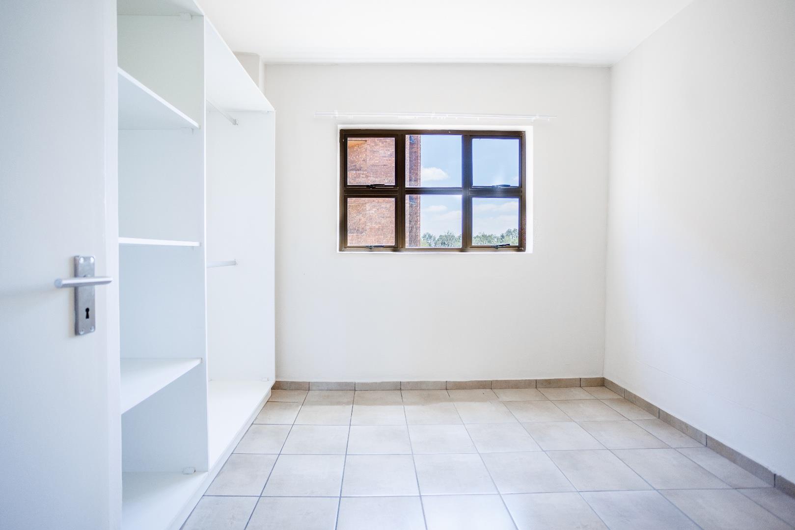 2 Bedroom Apartment / flat to rent in Kempton Park Central - 1 Long ...