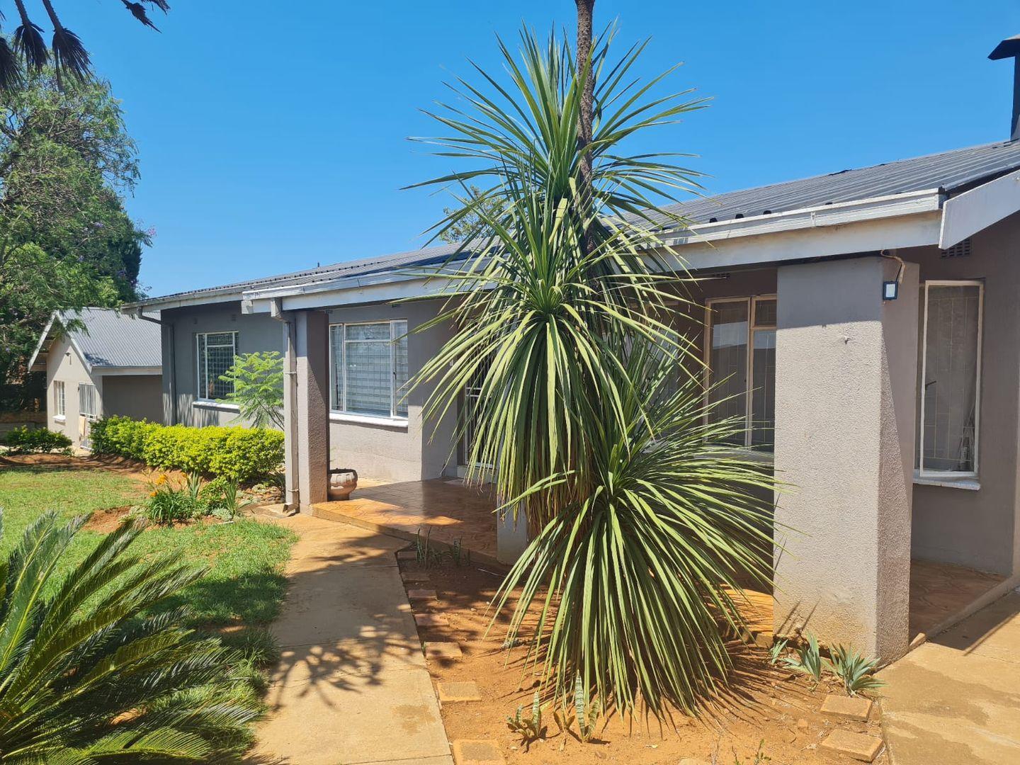 3 Bedroom House for sale in Lydenburg - P24-113706821