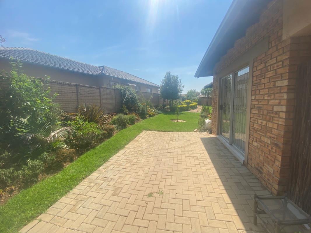 Kosmosdal Property : Property and houses to rent in Kosmosdal ...