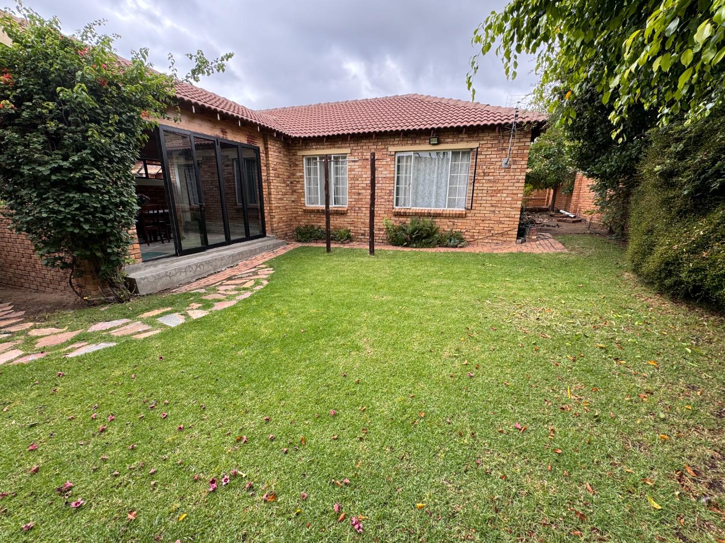 Townhouses for sale in Randburg : Randburg Property : Property24.com ...