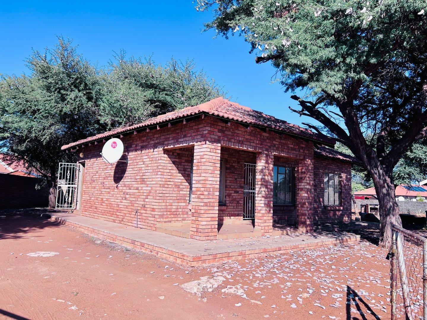 3 Bedroom House for sale in Kathu - P24-112578251