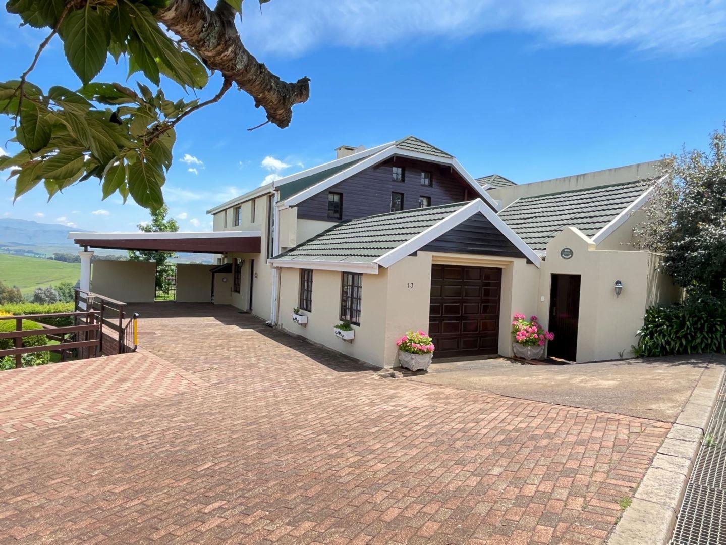 5 Bedroom House for sale in Underberg - P24-113799281