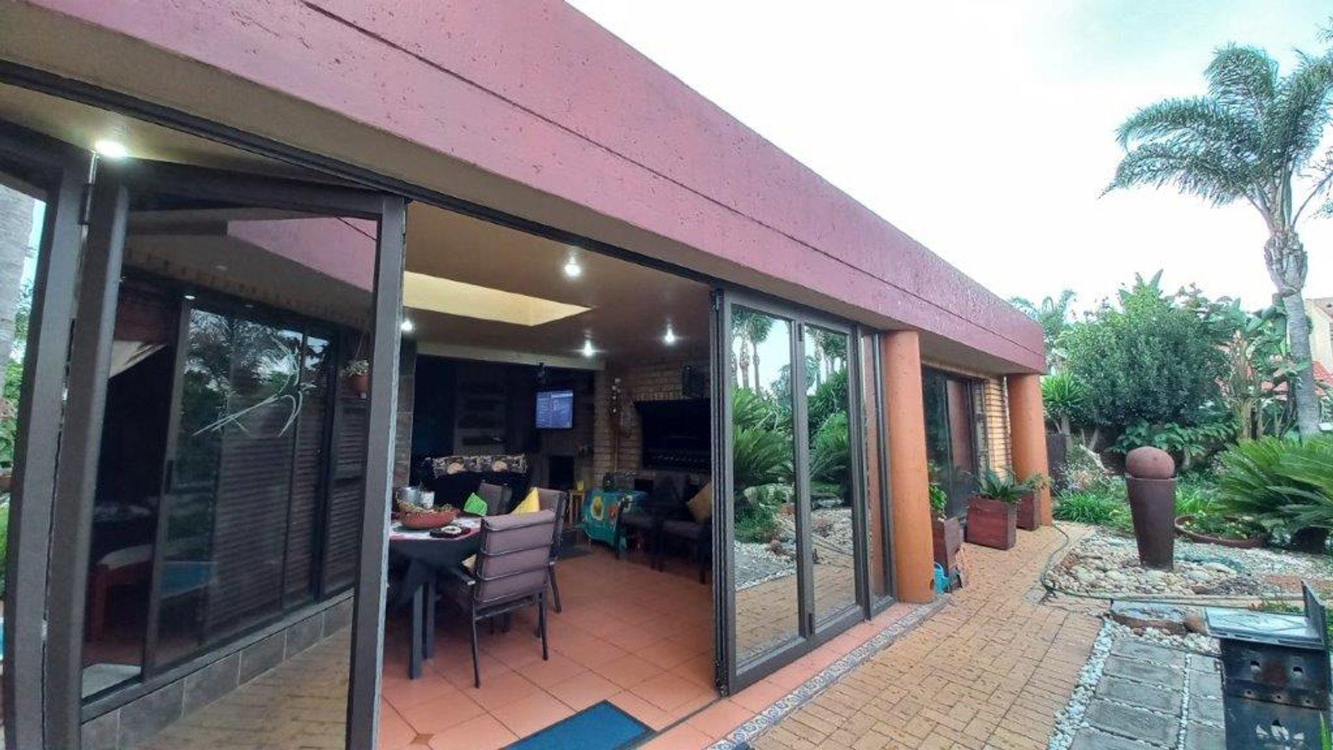 4 Bedroom House for sale in Sunward Park - P24-113843716