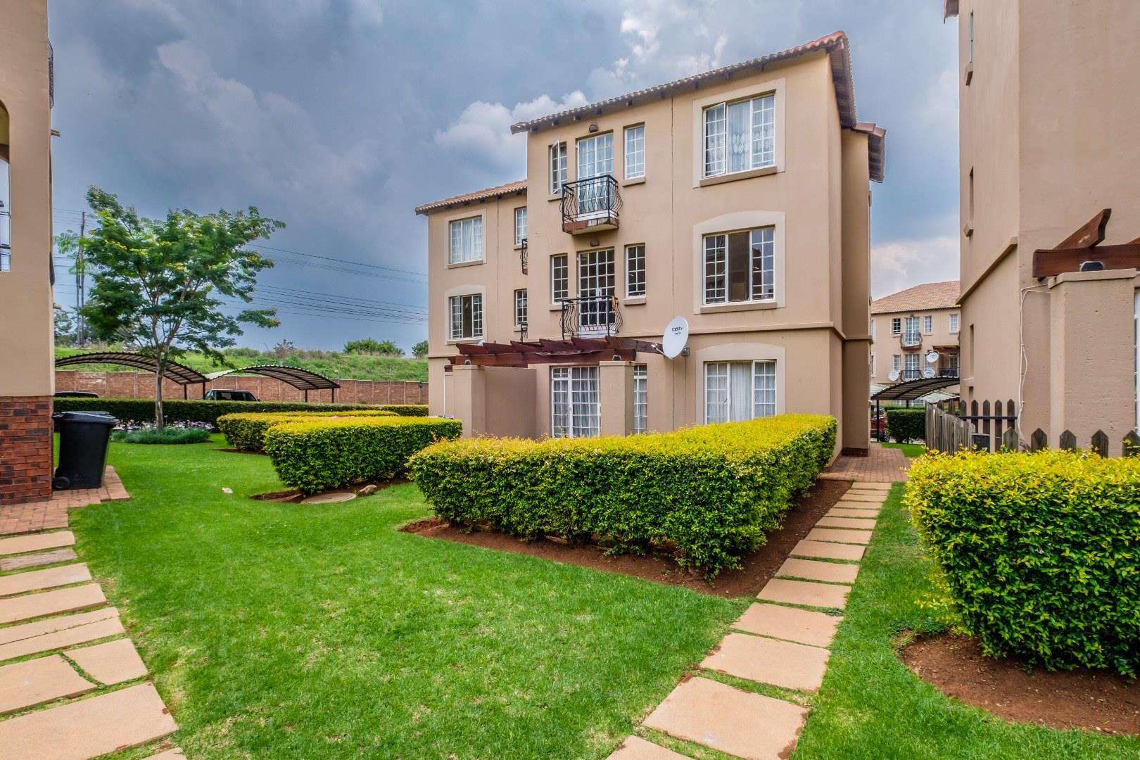2 Bedroom Apartment / flat for sale in Castleview - 2005 Village 3, 183 Sunstone Road - P24 ...