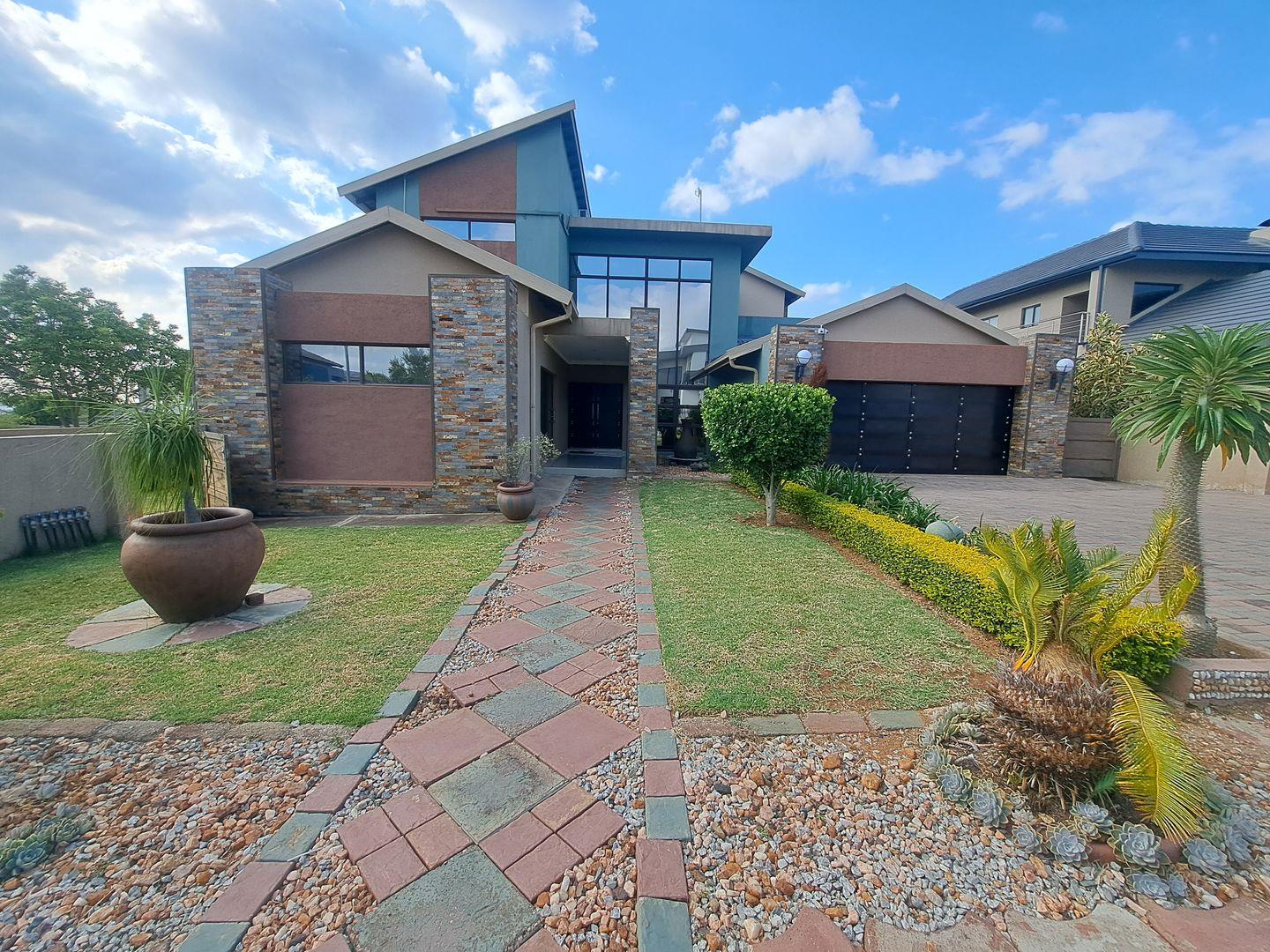 5 Bedroom House for sale in Bendor - P24-114085035