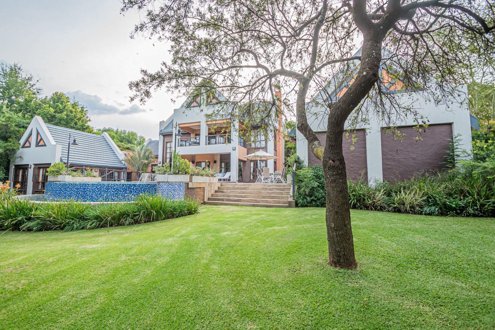 5 Bedroom House for sale in Mooikloof Equestrian Estate - P24-114102451