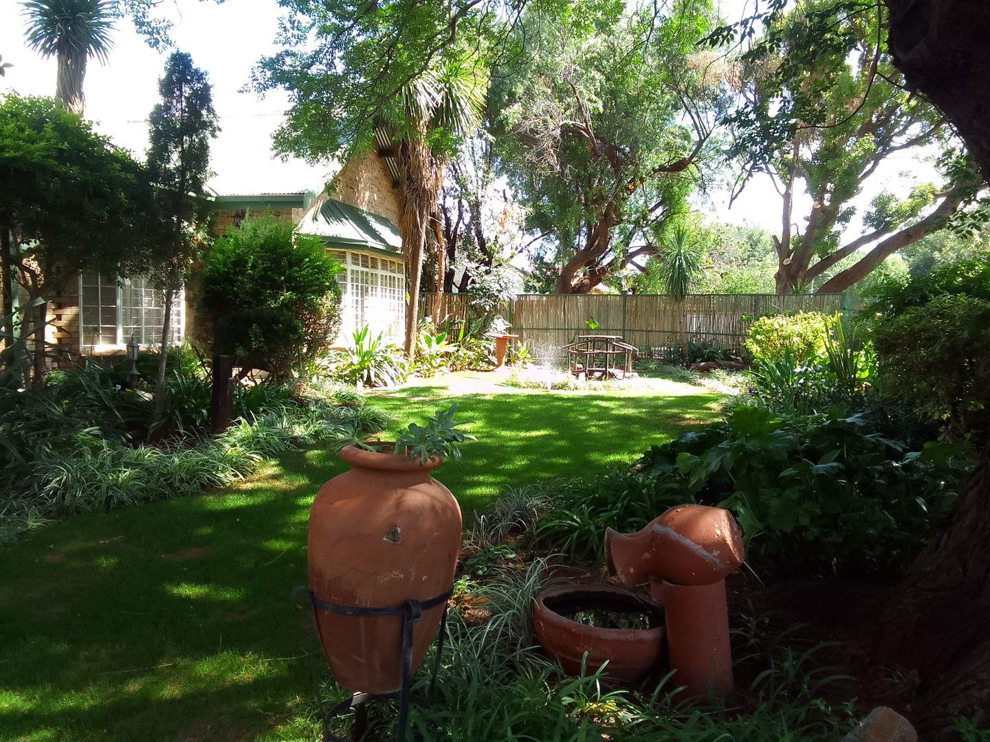 7 Bedroom House for sale in Lime Acres - P24-108062883